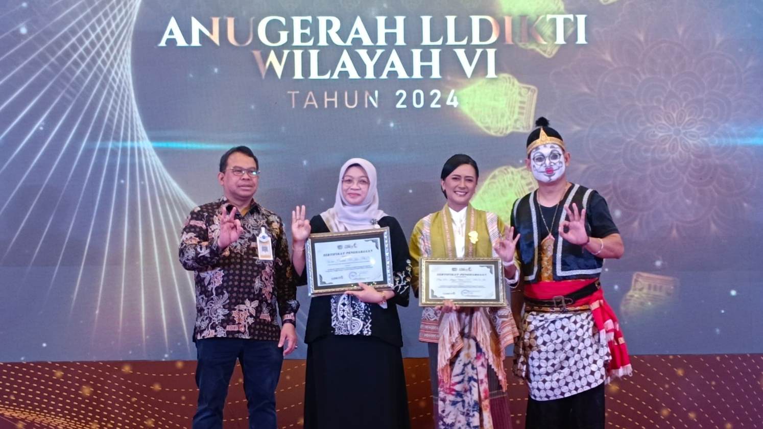 Rektor ITS PKU Muhammadiyah Raih Penghargaan Academic Leader 2024 - Muhammadiyah Sukoharjo